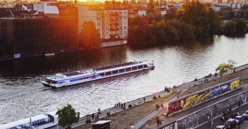 Berlin: Evening City Sightseeing Cruise - An In-Depth Look at the Berlin Evening Cruise