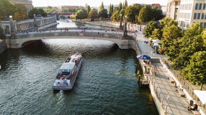 Berlin: Evening Sightseeing River Cruise on the Spree - What You Can Expect on the Itinerary
