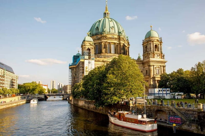 Berlin: Evening Yacht Cruise with Aperitif & Dinner Upgrade - What to Expect on the Berlin Evening Yacht Cruise