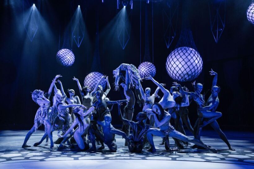 Berlin: FALLING | IN LOVE Grand Show Friedrichstadt-Palast - Is This Experience Worth It?