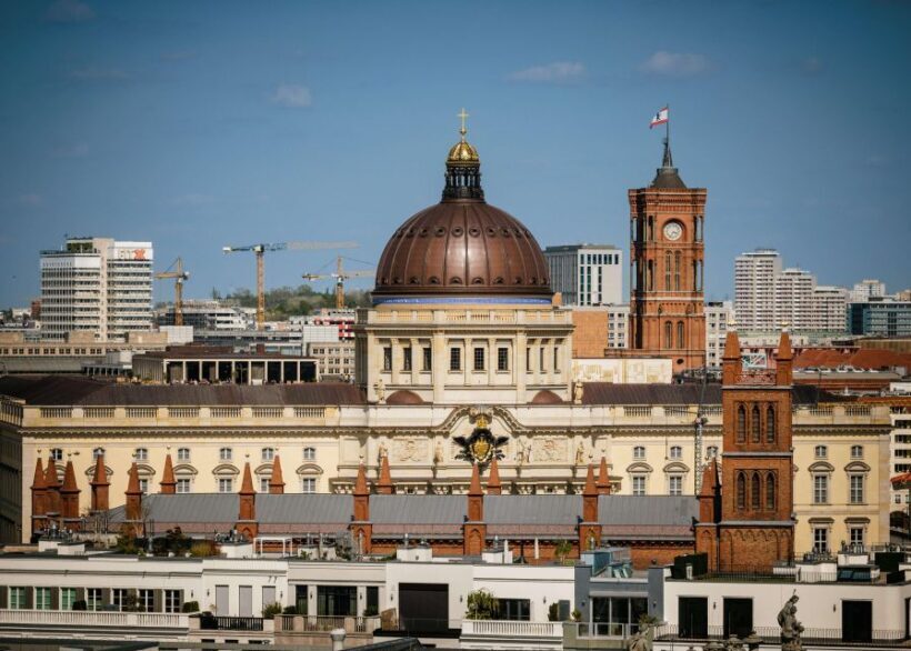 Berlin: Französischer Dom 360° Panorama & Crémant to go - An Introduction to the Experience