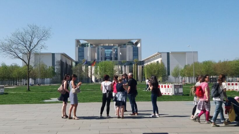 Berlin: Government District around the Reichstag Guided Tour - A Practical Guide to the Berlin Government District Tour