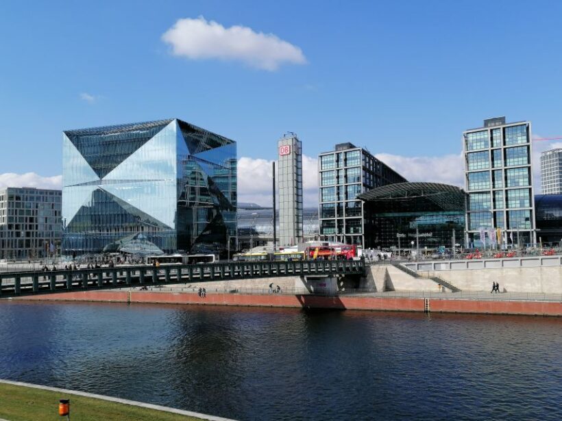 Berlin: Government District around the Reichstag Guided Tour - Who Should Consider This Tour?