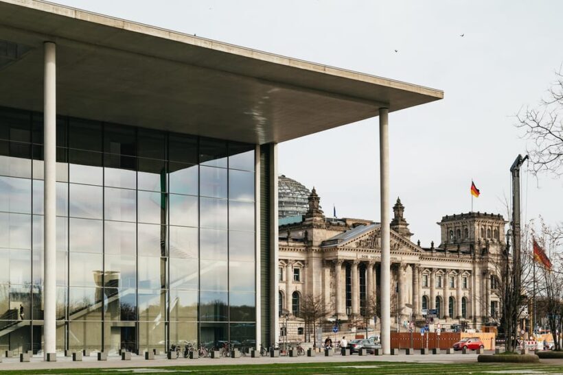 Berlin: Guided Walking Tour around the Reichstag - Introduction