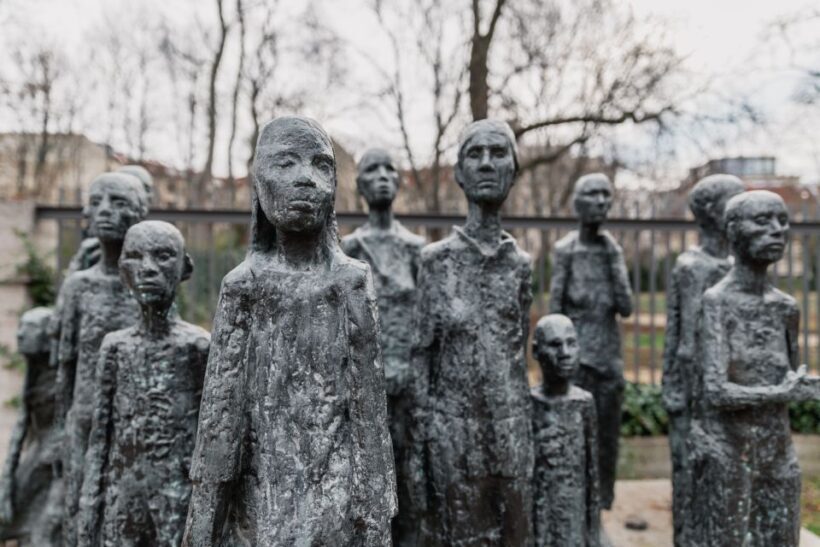 Berlin: Hidden Backyards Guided Walking Tour - Who Should Consider This Tour?