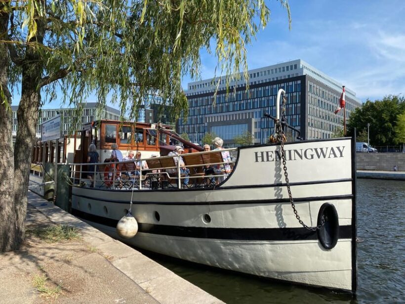 Berlin: Historic Boat Sightseeing City Center Tour - What to Expect on Your Cruise