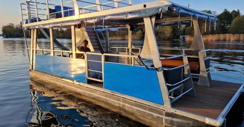 Berlin: Jost Van Dyke Pontoon Rental - FAQs