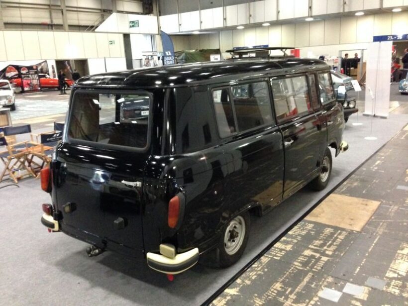 Berlin: Private 2-Hour Sightseeing Tour in Classic GDR Van - Key Points