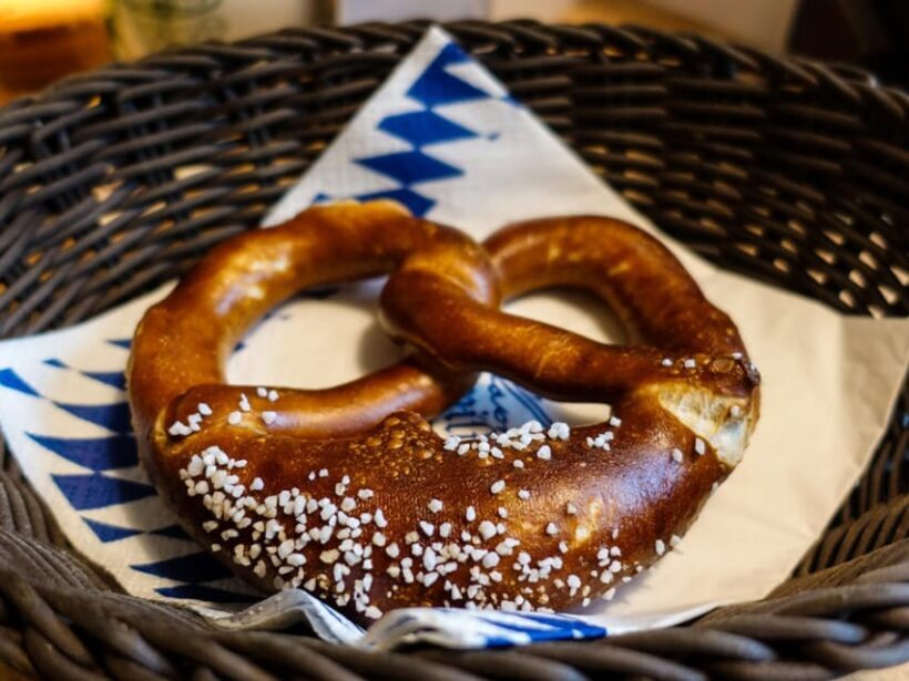 Berlin: Private Family Hunt & Tour with Food Stops - Key Points