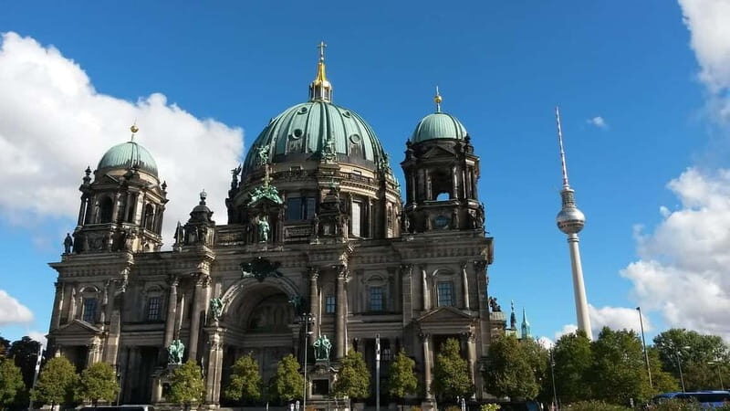 Berlin: Private Half Day Sightseeing Ride with a Local - FAQ