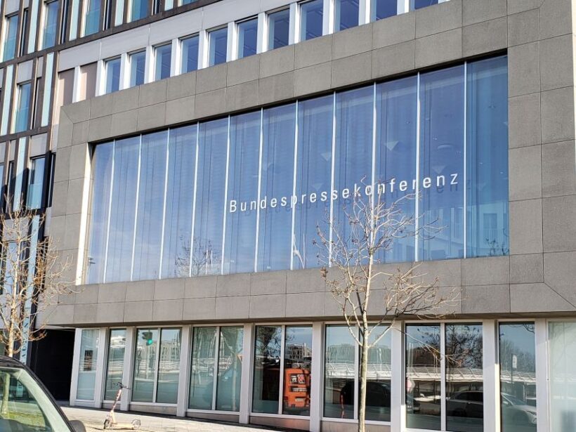 Berlin: Private Tour of Government District with Glass Dome - Key Points