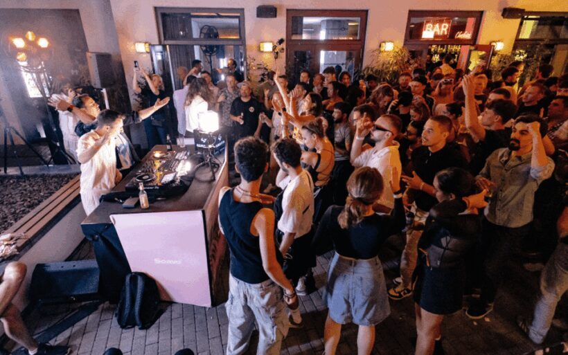 Berlin: Pub Crawl with Shots and VIP Club Entry - Key Points