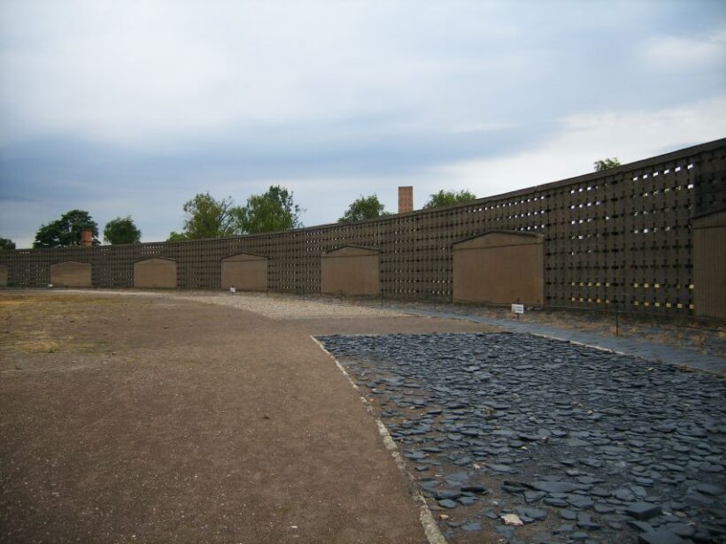 Berlin: Sachsenhausen Memorial 6-Hour Tour in Spanish - Who Should Consider This Tour?