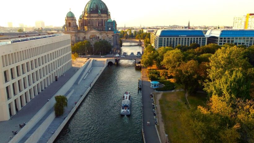 Berlin: Spree River Romantic Moon Boat Ride - A Deep Dive into the Experience