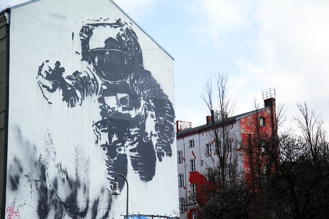 Berlin Street Art Walking Tour - Discovering Eclectic Murals and Graffiti