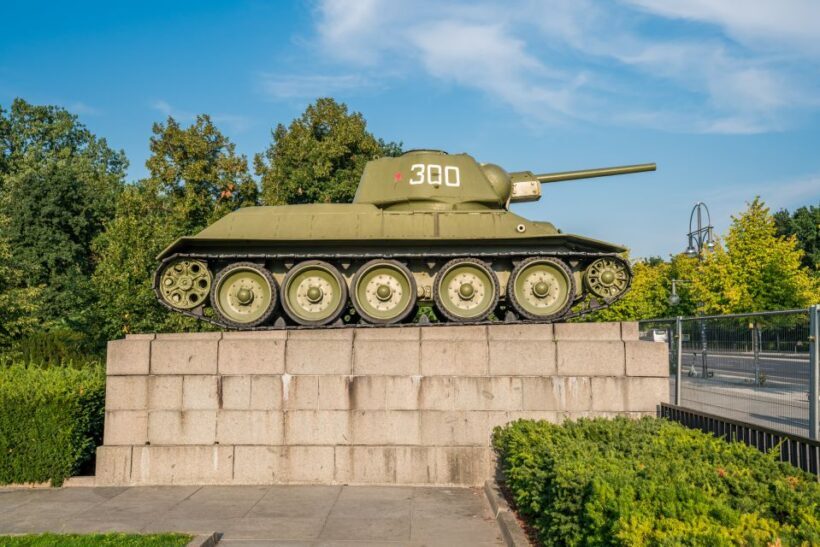 Berlin: Third Reich and Cold War 2 Hour Walking Tour - Who Will Benefit?
