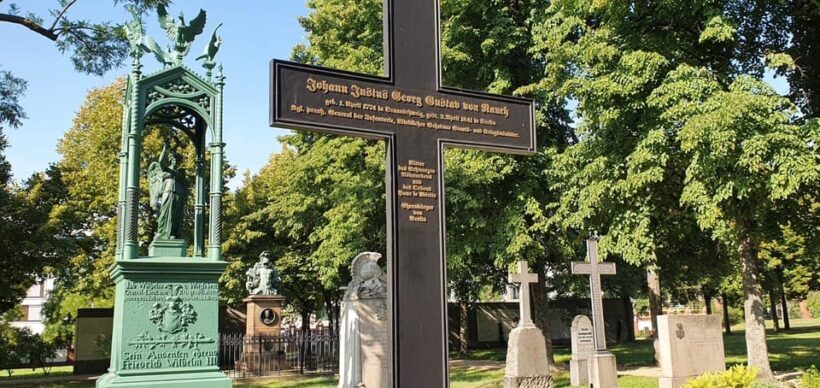 Berlin: Tour through the Invalids' Cemetery - Practical Tips for Travelers