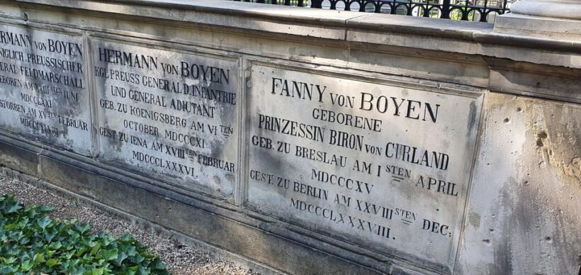 Berlin: Tour through the Invalids' Cemetery - FAQs