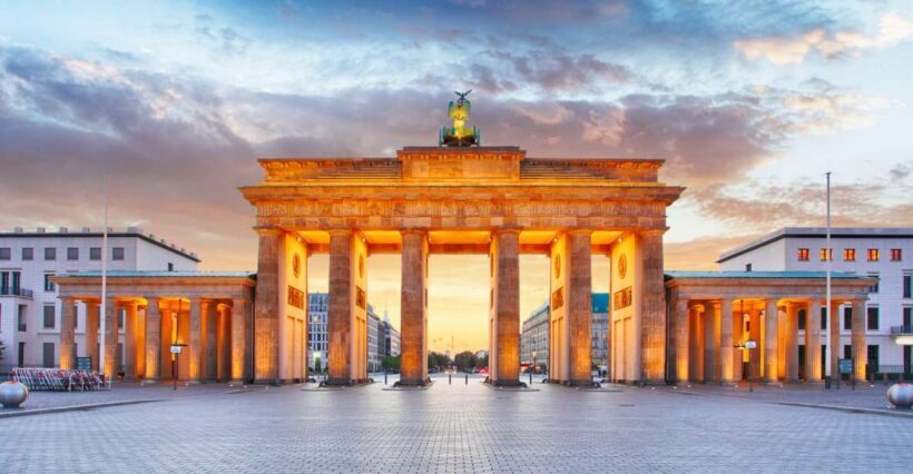 Berlin: Walking Tour of the Top 10 Sightseeing Attractions - A Thorough Breakdown of the Tour