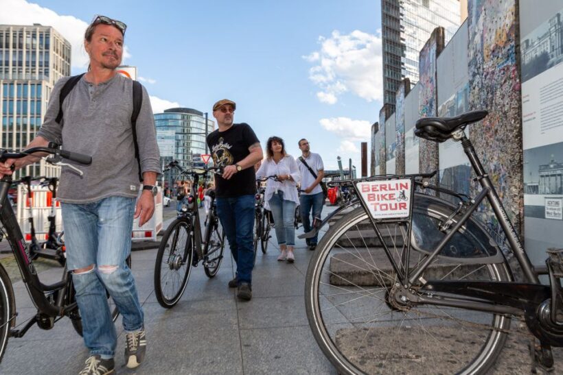 Berlin Wall History Small Group Cycling Tour - It’s all about the guides