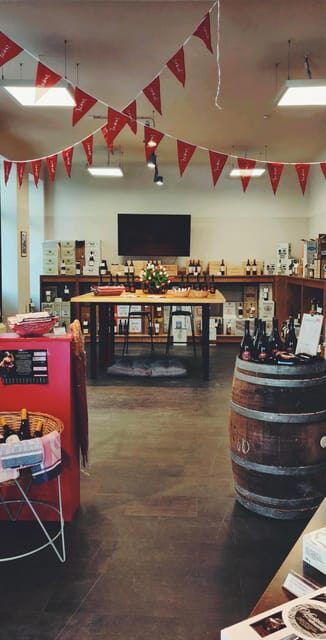 Berlin: Wine on Canvas - Paint Workshop and Wine Tasting - Introduction