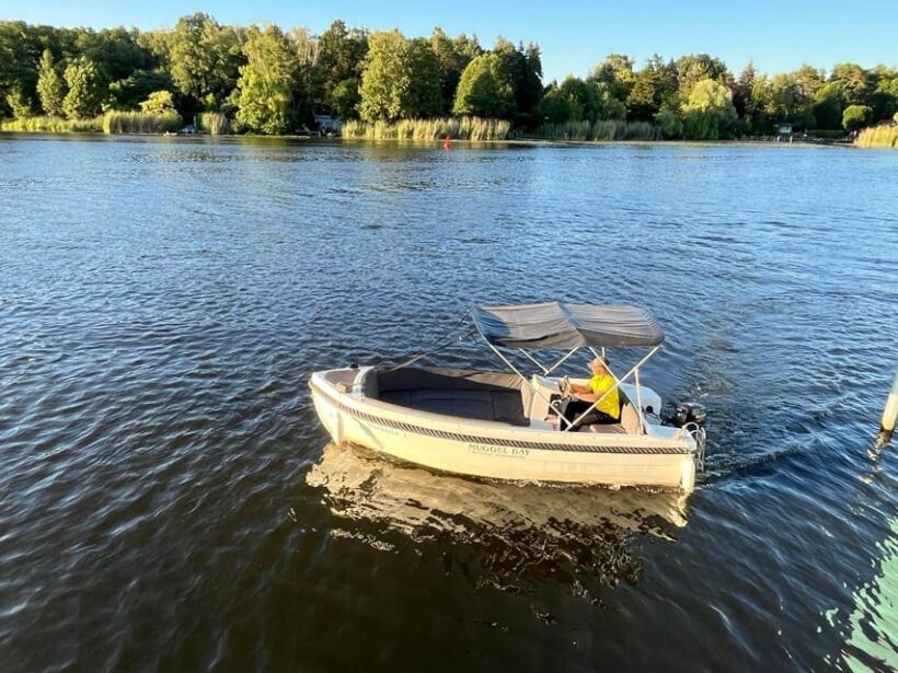 Berlin: Wonderful days renting the motorboat tortola - The Sum Up