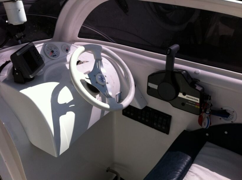 Berlin:Guided South Berlin Yacht Tour with Swim Stop (relax) - Key Points