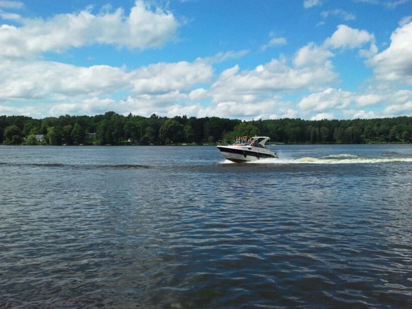 Berlin:Guided South Berlin Yacht Tour with Swim Stop (relax) - Scenic Highlights and Authentic Moments