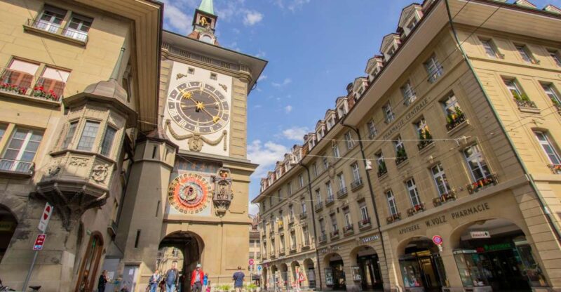 Bern: Express Walk With a Local in 60 Minutes - Meeting Point and Logistics