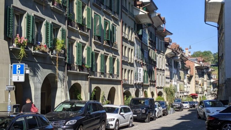 Bern: Highlights and Old Town Self-guided Walk - Enjoying the Aare River