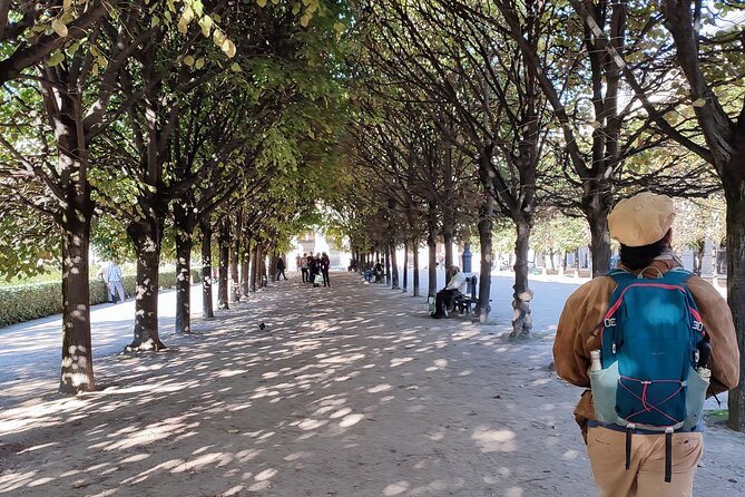 Best Bits of Paris - 40 Favourites - Walking Tour - Exploring the Parisian Metro