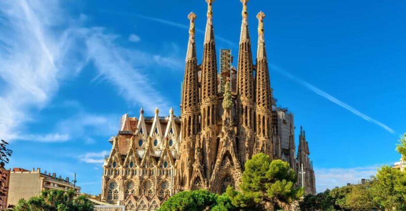 Best of Barcelona: Sagrada Familia & Park Guell with Pickup - Exploring the Best of Barcelona: Sagrada Familia & Park Güell with Pickup