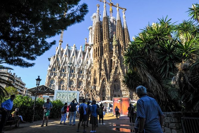 Best of Barcelona Shore Excursion & Sagrada Familia Skip the Line - Montjuïc Hill and 1992 Olympics Monuments