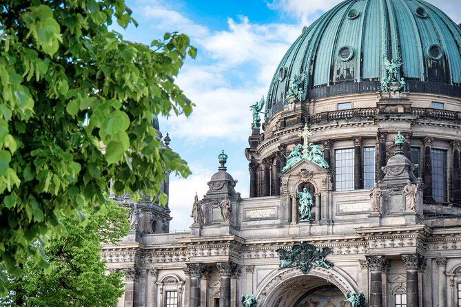 Best of Berlin HopOn HopOff Tour - Navigating the Tour