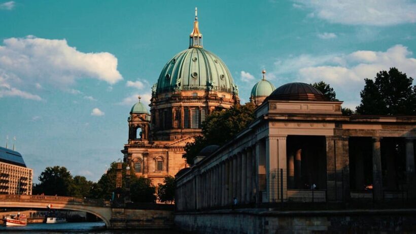 Best of Berlin: Private Walking Tour with a Local - Key Points