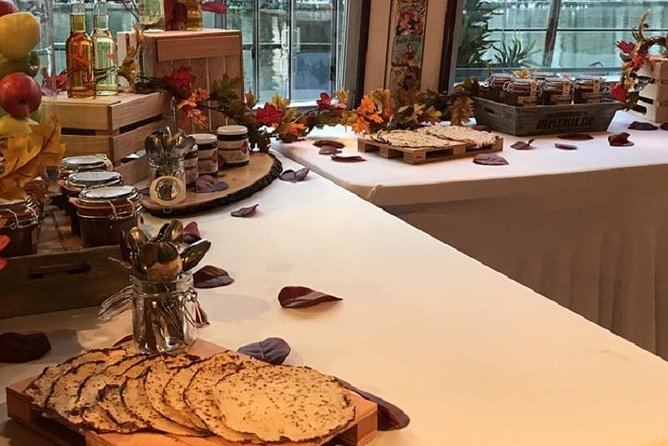 Best of Both Worlds Cruise From the Canal St-Martin to the Seine - Meeting and Departure Information