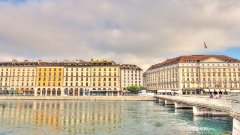 Best of Geneva: Private Walking Tour With a Local - Insider Tips on Local Cafés