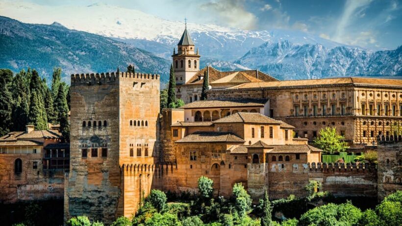 Best of Granada: Private Walking Tour with a Local - Exploring Granada with a Local Guide