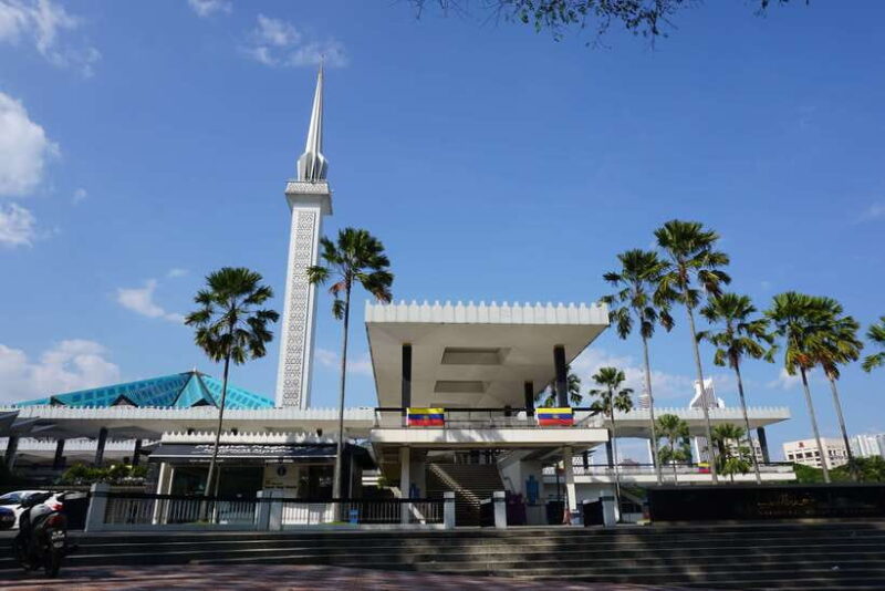 Best of Kuala Lumpur Tour with KL Tower & Batu Caves - Detailed Itinerary Breakdown