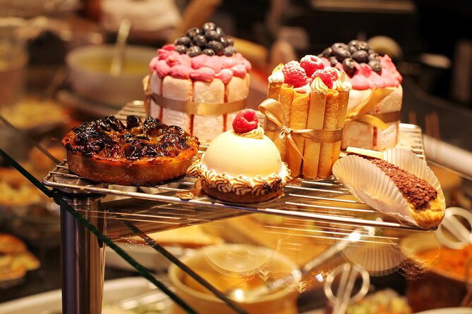 Best of Montmartre & Sacré Coeur Cathedral Walking Tour - The Iconic Sacré Coeur and Its Panoramic View