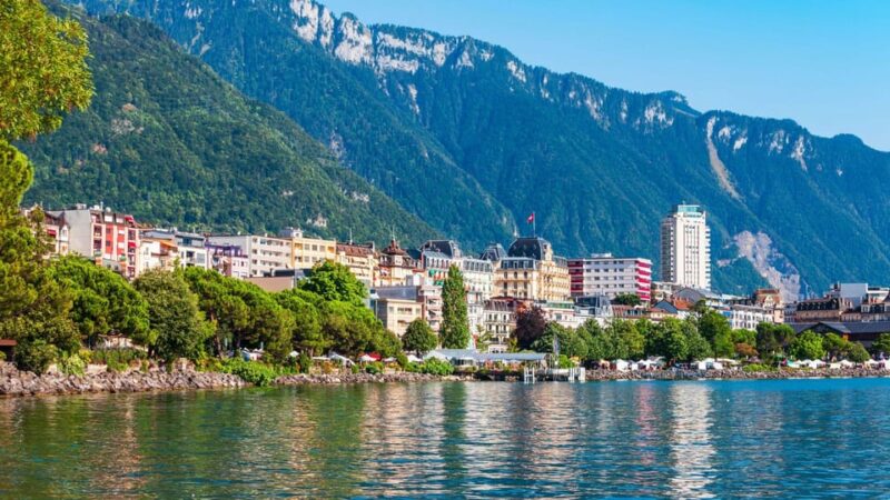 Best of Montreux: Private Walking Tour With a Local - Visiting the Château De Chillon