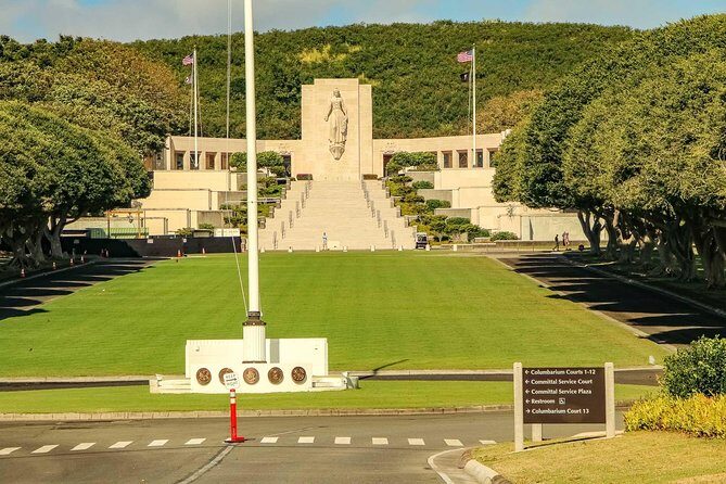 Best Of Oahu: Private Tour with Movie and Boat Tour USS Arizona Memorial - The Sum Up