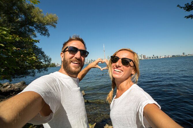 Best of Toronto City Tour with Boat Cruise & CN Tower - The CN Tower: A Must-See Landmark