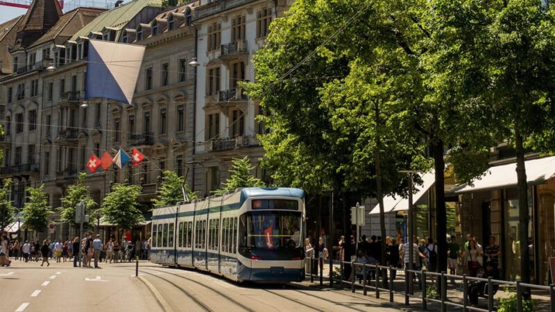 Best of Zurich: Private Walking Tour With a Local - Exploring Zurichs Bustling Markets