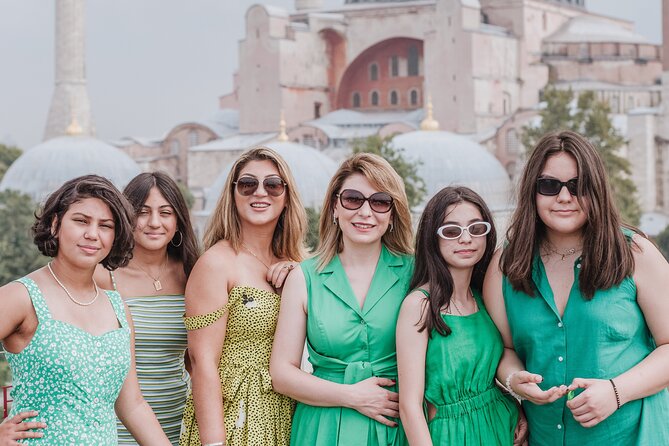 Best Photographer in Istanbul - Delivery of High-Resolution Retouched Photos