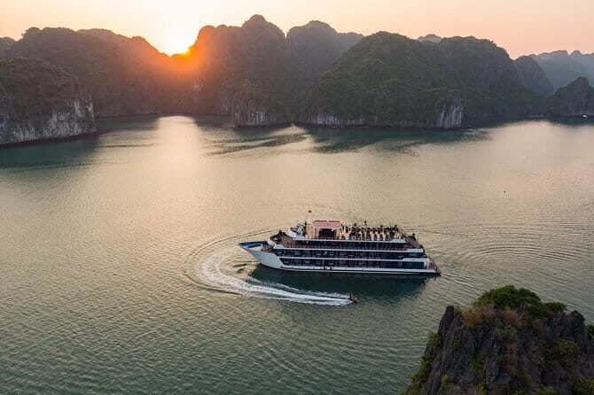 BEST SELLER Overnight Cruise in Halong Bay & Lan Ha Bay (2D1N) - An In-Depth Look at the Experience