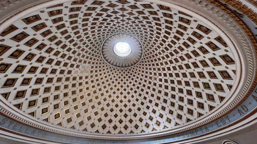 Between Creations and Miracles: Handicrafts and the Basilica of Mosta TOUR IN PORTUGUESE - Key Points