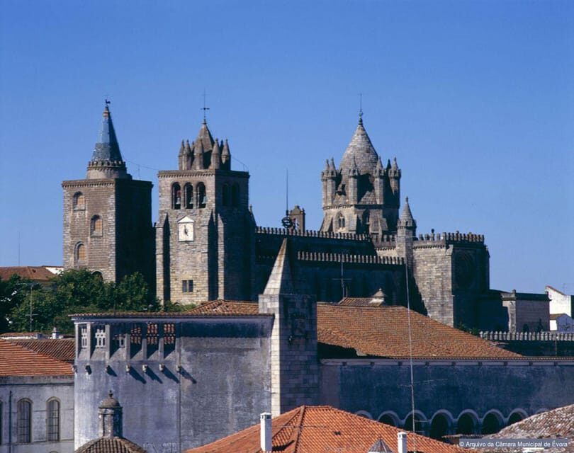 Between Life & Death: Roman Temple, Cathedral & Bone Chapel - Key Points