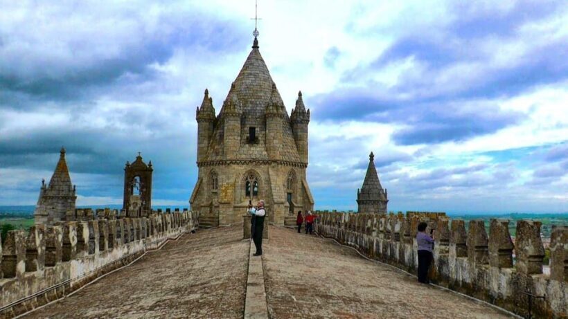 Between Life & Death: Roman Temple, Cathedral & Bone Chapel - Journey Through Évora’s Timeless Treasures