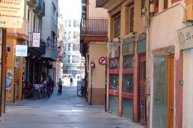 Between Two Gates: A Self-Guided Audio Tour in Valencia - Practical Considerations